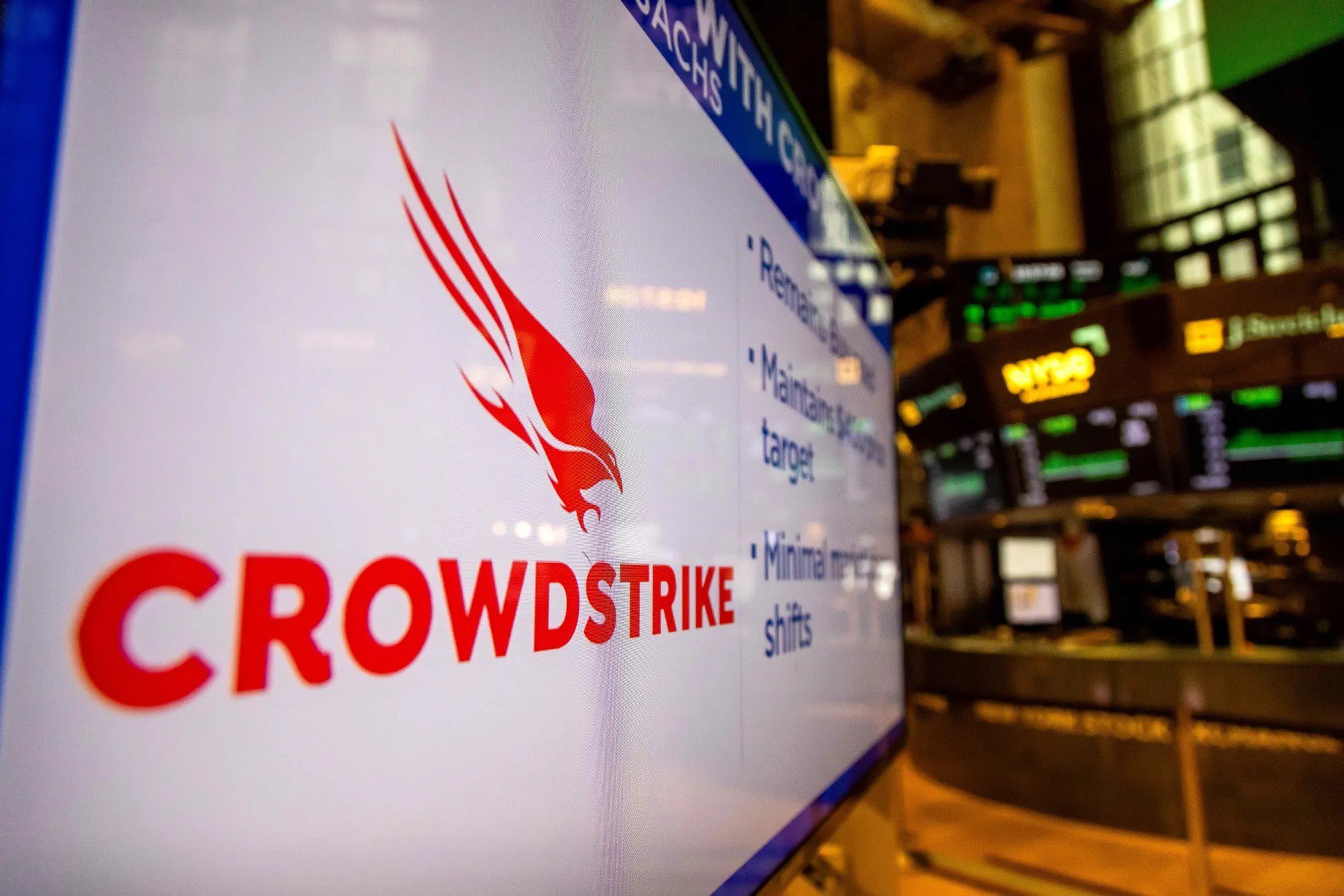 CrowdStrike překonává odhady díky umělé inteligenci, akcie přesto ...